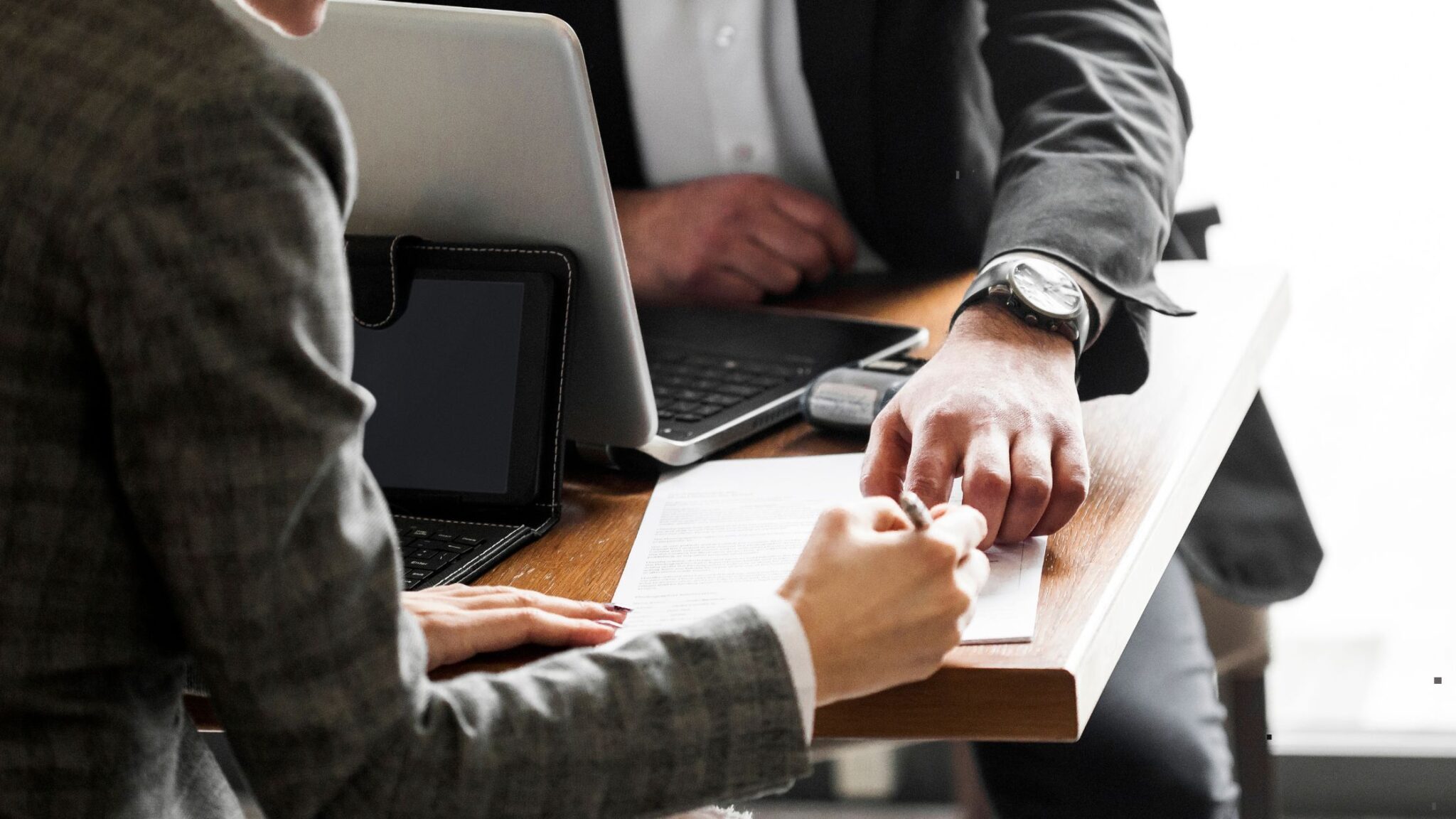 Operating vs Capital Leasing: Key Differences & Benefits - Ewald Fleet ...